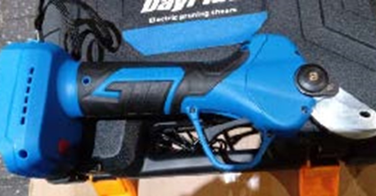 Day Plus Electric Pruning Shears Safety Notice | Electrical Safety First